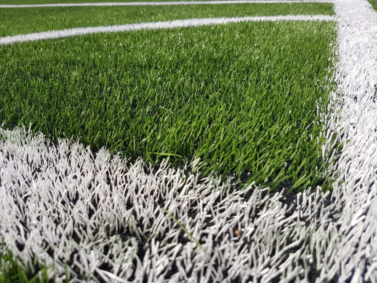 rund 1900 qm Kunstrasen Edelgras Soccer Blade Diamant in Neustadt Dosse ...